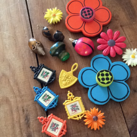 Set Of Assorted Vintage Magnets | Red Sky Trading